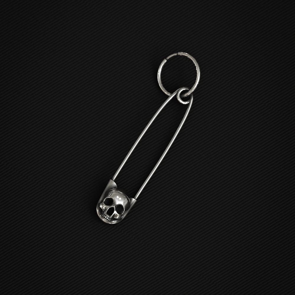 Серьга Skull Safety Pin Hoop Earring — The Vale of Tears | HANDMADE